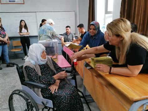yaşında sandığa gidip oyunu kullandı Son Dakika Haberleri