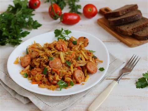 Тушеная капуста с колбасой в мультиварке — рецепт с фото пошагово