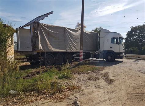 От полицията излязоха с подробности за катастрофата с влак и камион в Лом