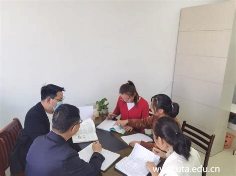 集体备课展风采 各抒己见促成长 现代商务学院教研室举办集体备课活动