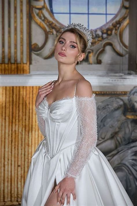 Diva Moda Dm 2 Prenses Kesim Sırt Dekolteli Düşük Omuz Gelinlik