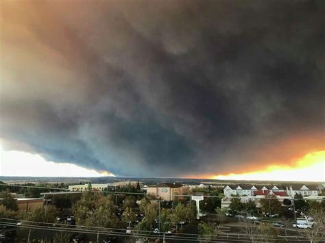 Camp Fire Near Chico California Wildfire Spreads To 6000 Acres