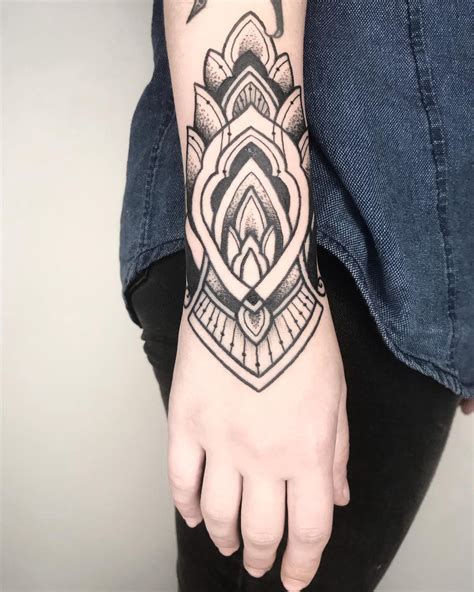 Tatuagem Na Mão Veja Artistas Que São Incríveis Blog Tattoo2me