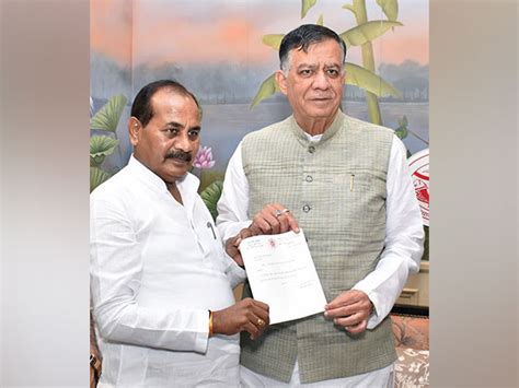 Dara Singh Rejoins Bjp After Resigning From Uttar Pradesh Assembly