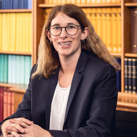 Rechtsanwältin Stefanie Straub Jetzt Ansehen