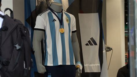 Argentina pone a la venta la camiseta de la selección con la tercera