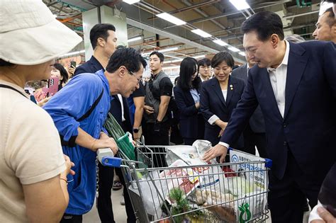 윤 대통령 마트 찾아 추석 명절 장바구니 물가 점검‥명절 준비 잘 되고 있나요