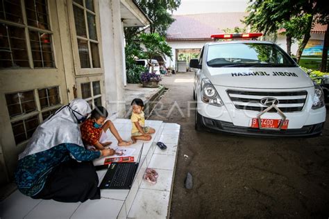 Kegiatan Belajar Luar Ruangan Siswa Slb Antara Foto