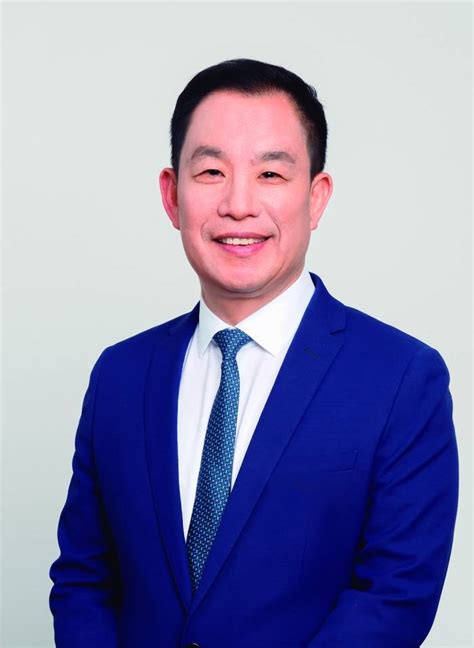 全国人大代表、老百姓大药房董事长谢子龙：适度放宽乡镇药店开办准入条件偏远地区执业保障