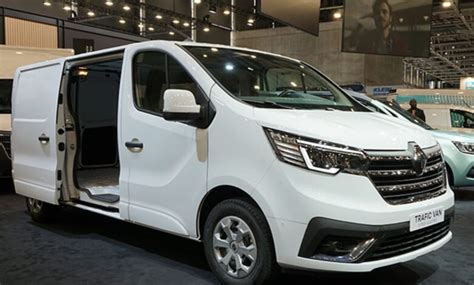 New All Electric Renault Trafic Debuts With 240km Range Arenaev