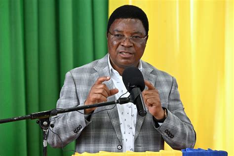 WAZIRI MKUU AZUNGUMZA NA WATUMISHI WA WILAYA YA MBOZI Full Shangwe Blog