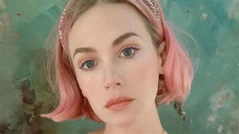 January Jones Stuns Fans As She Poses Naked For Risqué Bathtub Photo Hello