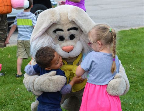 375th Fss Hosts Egg Hunt Egg Stravaganza Scott Air Force Base News