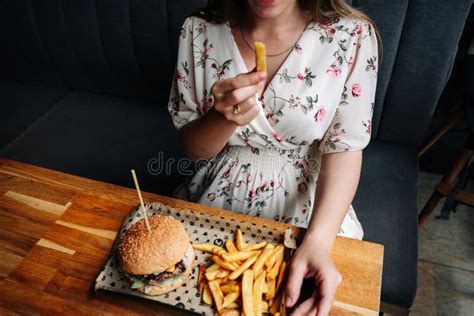 Fast Food Burger Eat Pregnant Girl Pretty Young Happy Pregnancy Woman