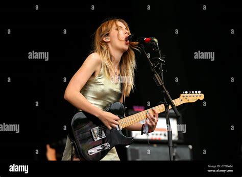 Ellie Rowsell Wolf Alice Performing On Pyramid Stage Glastonbury