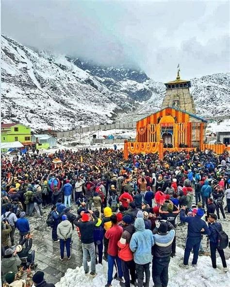 शरदधलओ क लए खल कदरनथ धम क कपट महदव क जयकर स गज उठ धम हजर