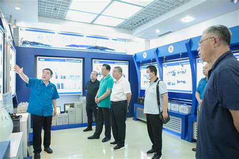 辽宁安宇能源集团有限公司董事局主席杨全亭一行到火炬能源公司参观交流 叉车库