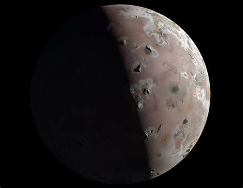 Podívejte Se Jak Vypadá Měsíc Jupitera Io Jde O Nejnovější Snímek