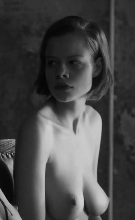 Celebrity Nudeflash Picture 2023 2 Original Emma Bading Lieber