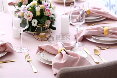 粉色婚礼餐桌布置高清图片下载 正版图片502796209 摄图网