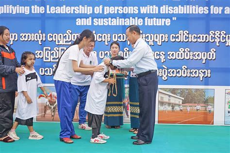 မသန်စွမ်းပြေးခုန်ပစ်ပြိုင်ပွဲ ဆုချီးမြှင့်ပွဲအခမ်းအနားသို့ မွန်ပြည်နယ်ဝန်ကြီးချုပ် ဦးအောင်ကြည