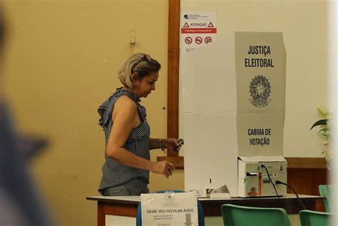 Brasil Lula Se Impone Por Un Estrecho Margen Y Se Enfrentará A