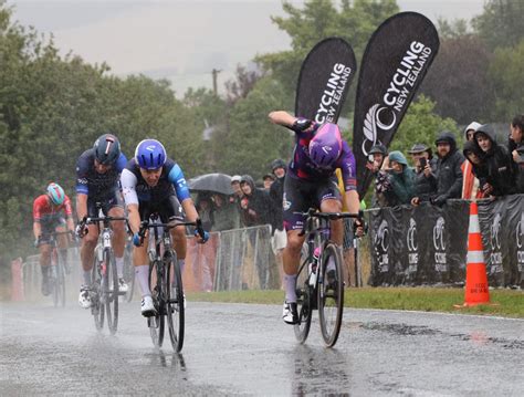 Aaron Gate passe de la piste à la victoire sur route aux championnats