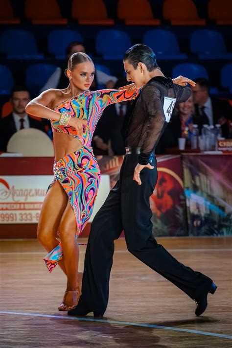 Пин от пользователя Veronica Fardelli на доске Latin Dresses в 2024 г