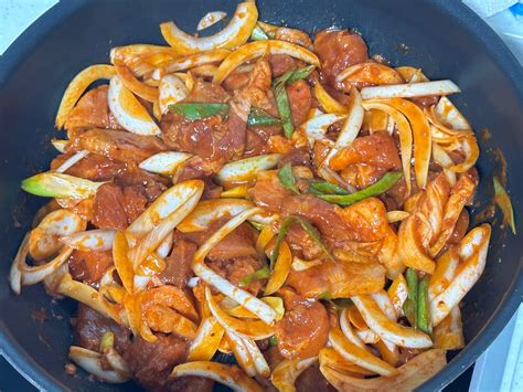 밥 반찬으로 잘 어울리는 고추장 제육볶음