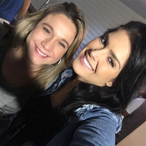 Ego Débora Lyra E O André Martinelli Concluem Curso Com Fernanda Gentil Notícias De Famosos