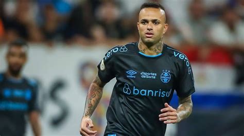 Luan é fortemente hostilizado pela torcida do Corinthians confira