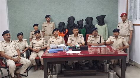 Police Raid Near Jamshedpur Pm Mall Five Arrested For Brown Sugar