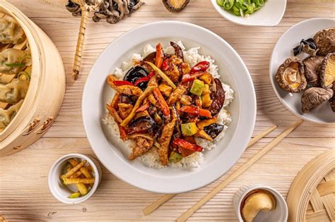 Menú Chow Mein Foto Premium