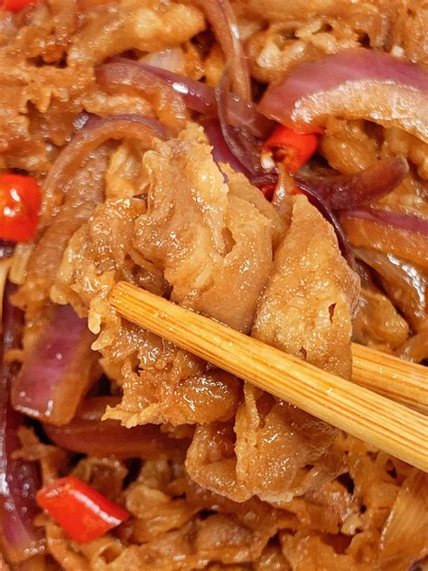 【今日菜谱：洋葱爆羊肉的做法步骤图】小来带饭日记下厨房
