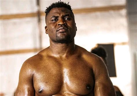 Francis Ngannou montant impressionnant touché pour ses débuts en PFL