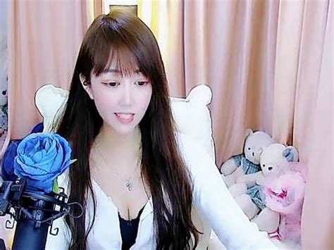 QingCute Naked Stripping On Cam For Live Sex Video Chat Gyrls