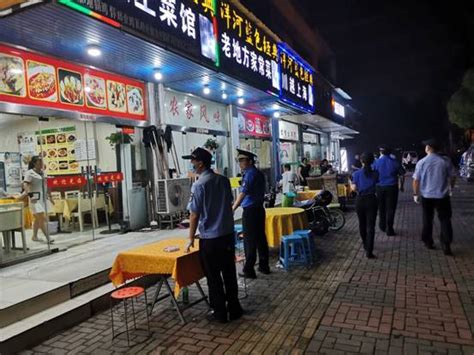 全民摆摊成热潮，市容管理不松懈