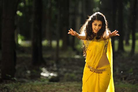 Movie Manchurya Tapsee Saree Navel Photos