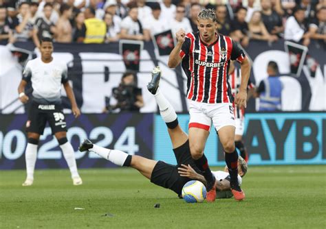 Corinthians E São Paulo Empatam Em Clássico Com Quatro Gols Tumulto E