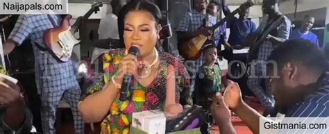 Video Nkechi Blessing Shares Sx Toys As Souvenir At Her Mothers 1