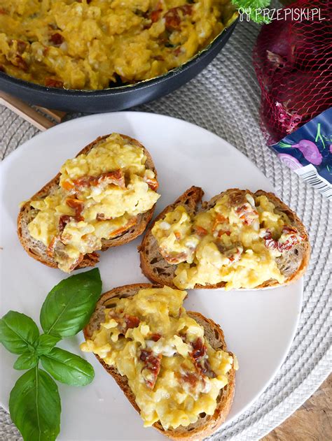 Pasta jajeczna na ciepło