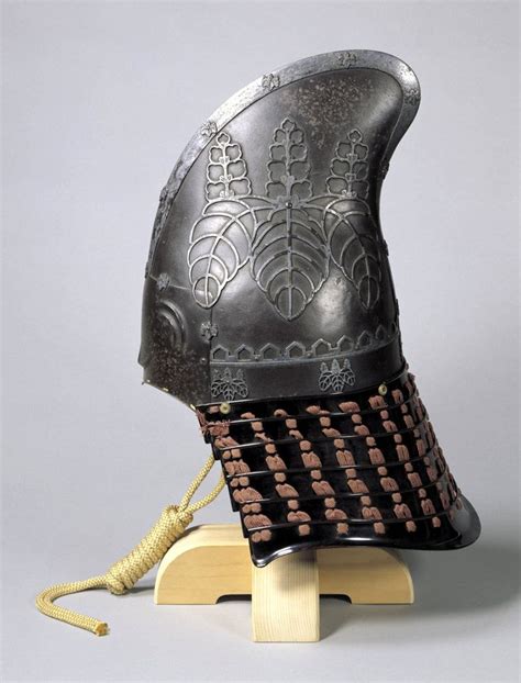 紫糸素懸威鳥帽子形桐紋兜 鎧兜 甲冑 兜