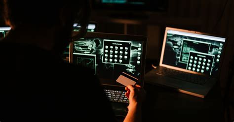 Aqui estão os produtos mais vendidos da Dark Web e seus preços neste surpreendente gráfico