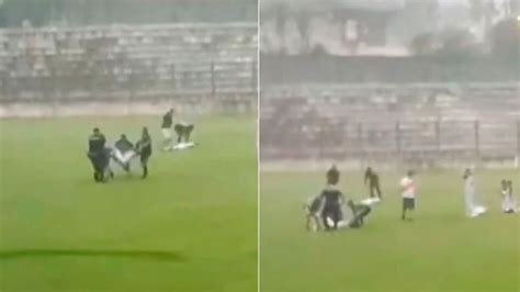 កីឡាករ បាល់ទាត់ វ័យ 21 ឆ្នាំ ម្នាក់ បាន ស្លា ប់ បន្ទាប់ ពី ត្រូវ រន្ទះ បាញ់ ក្នុង អំឡុង ពេល