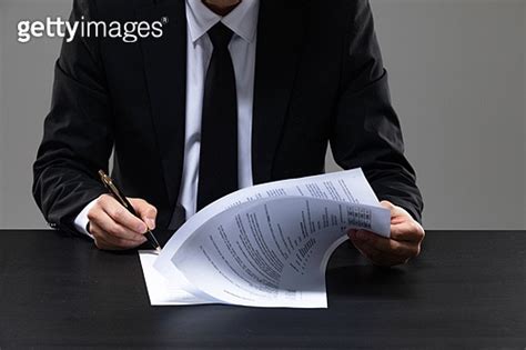 비즈니스 비즈니스맨 사람손 주요신체부분 클로즈업 정장 20 29세 청년 30 39세 장년 한국인 동양인