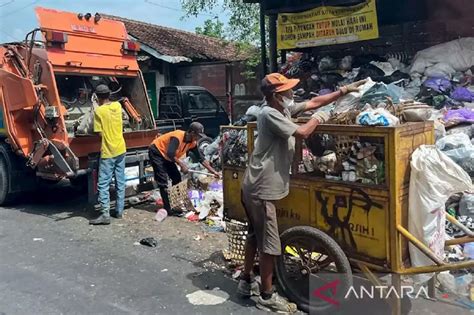 Rencana Proyek Tempat Sampah Terpadu Di Kawasan Pantai Gunungkidul