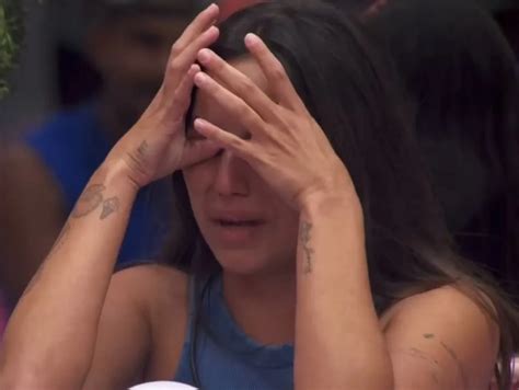 Vanessa Lopes chora ao ver look de festa no BBB 24 Já pegaram muito