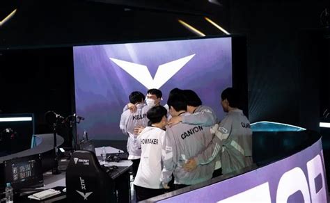 Hle無緣s賽viper呆坐當場，模樣讓人心疼，教練採訪甩鍋隊員缺陷太多 遊戲 Inewsdb 日日新聞．掌握每日新鮮事