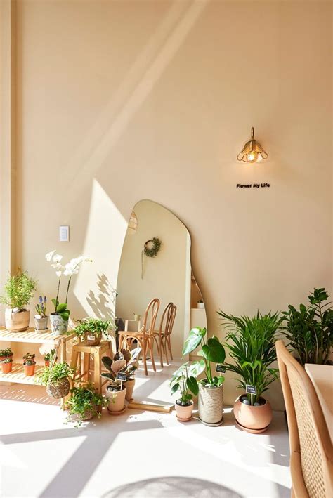 화이트and우드톤 따뜻한 분위기의 11평 꽃집 인테리어 Flower Shop Interiors Cafe Shop Design Cafe Interior Design