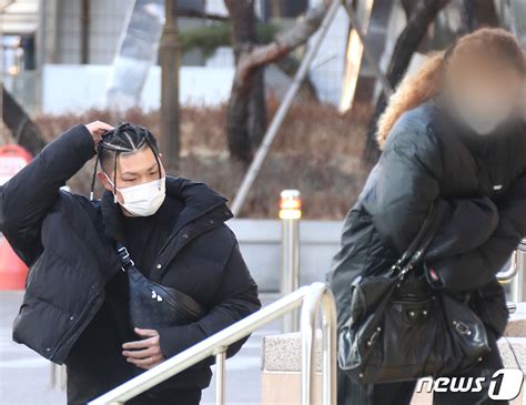 던밀스 아내와 함께 네이트 뉴스